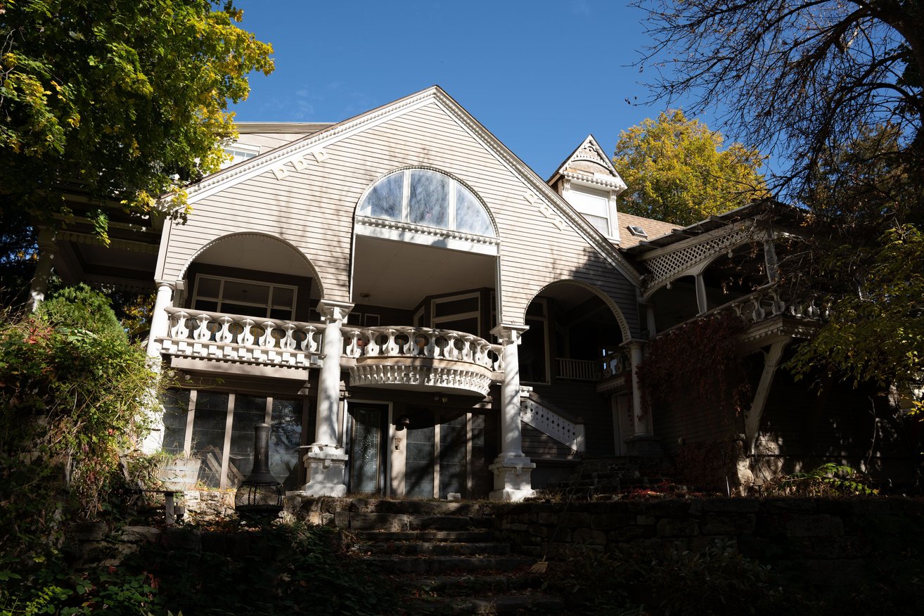 Lead-Based Paint: What Every Homeowner Should Know Before Repainting